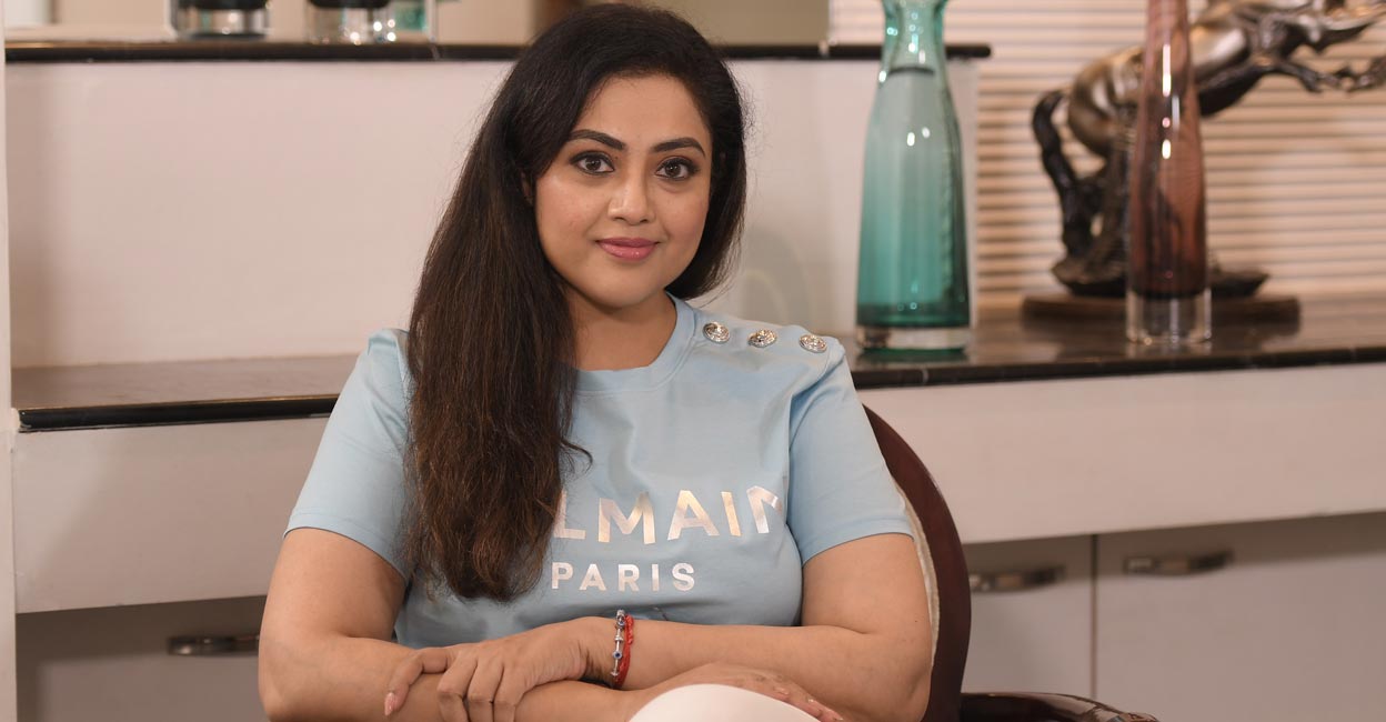 ധനുഷുമായി മാത്രമല്ല, മറ്റു പലരുടെയും പേരുചേർത്തുവന്നു: മീന അഭിമുഖം ...