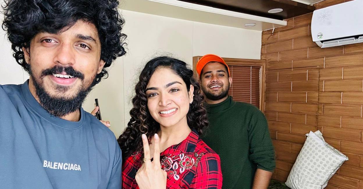 എന്റെ ദേഹത്ത് ഇട്ട പലകയിലാണ് സാഗർ കിടന്നത്: ‘പണി’യിലെ കലിപ്പന്റെ കാന്താരി പറയുന്നു | Merlet Ann ...