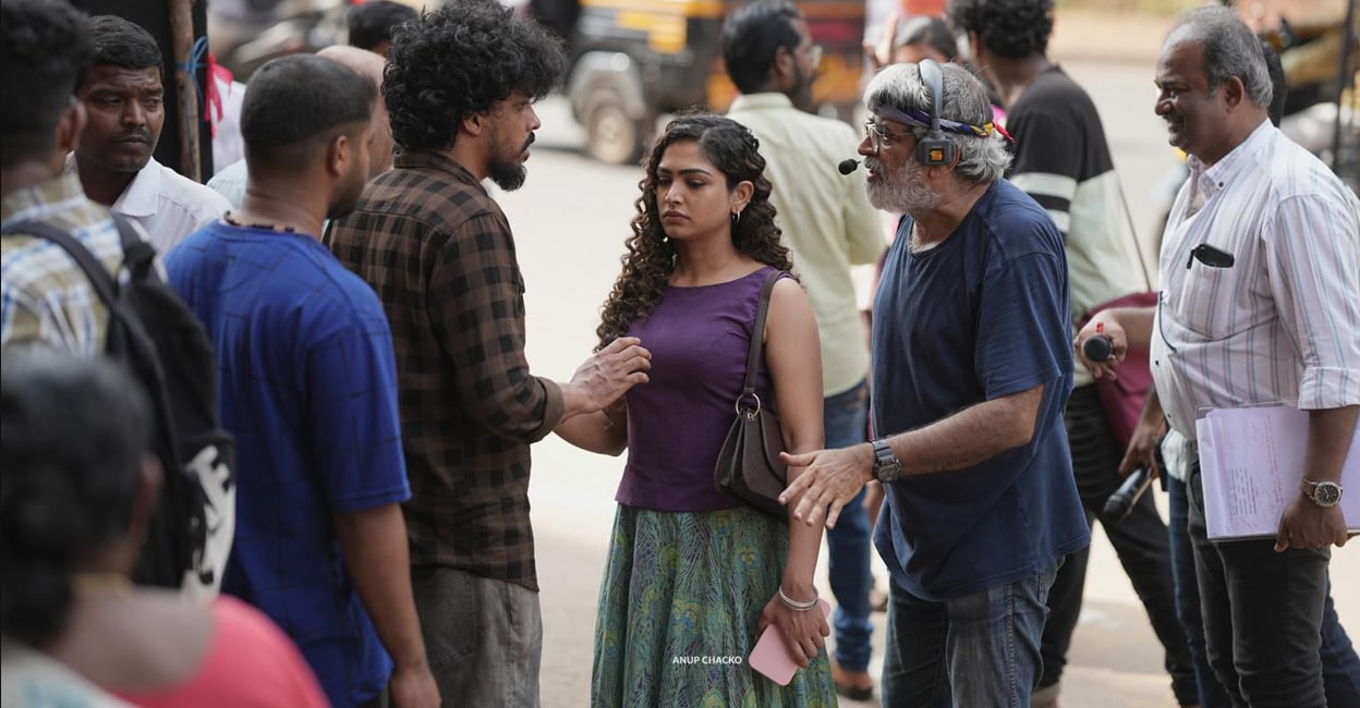 എന്റെ ദേഹത്ത് ഇട്ട പലകയിലാണ് സാഗർ കിടന്നത്: ‘പണി’യിലെ കലിപ്പന്റെ ...