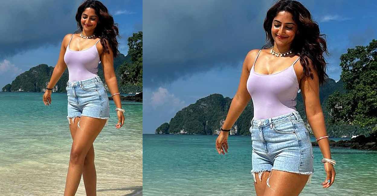 സ്വിം സ്യൂട്ടില്‍ ഗ്ലാമറസ്സായി റെബ മോണിക്ക ജോൺ; ചിത്രങ്ങൾ | Reba Monica ...