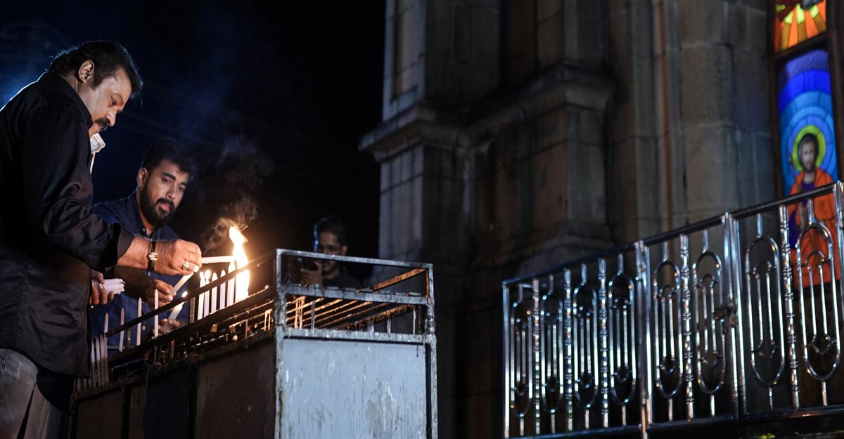 കുരിശുപള്ളി മാതാവിന്റെ മുൻപിൽ തിരി കത്തിച്ച് സുരേഷ് ഗോപി: ഒറ്റക്കൊമ്പൻ ഉടൻ