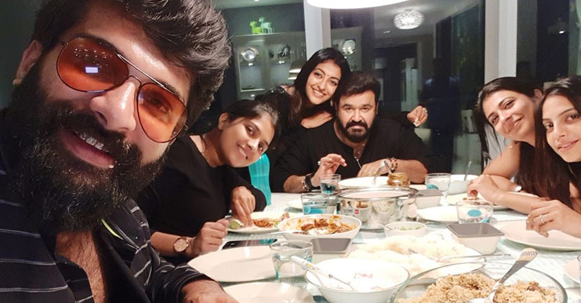 മോഹൻലാലിനും പൃഥ്വിക്കുമൊപ്പം ഡിന്നർ: സ്വപ്നം സഫലമായെന്ന് ചന്ദുനാഥ് ...