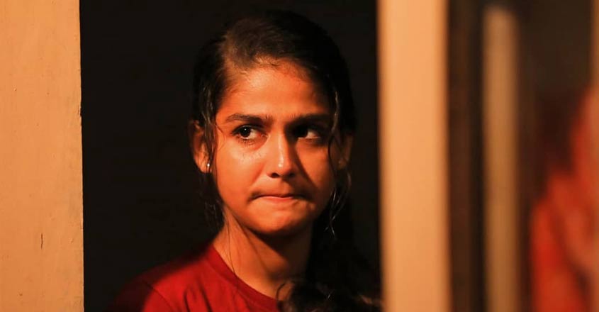 വീടിനുള്ളിൽ സുരക്ഷിതയാണ്, നിങ്ങളും അതുതന്നെ ചെയ്യൂ: അനശ്വര രാജ ...