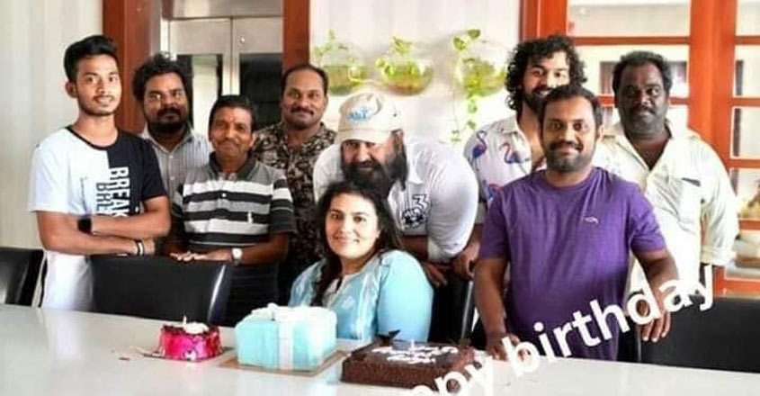 സുചിത്രയുടെ പിറന്നാള്‍ ആഘോഷിച്ച് മോഹൻലാലും പ്രണവും | Suchitra Mohanlal ...