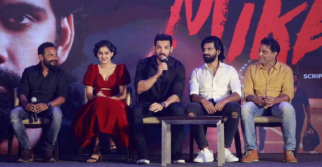 ജോൺ എബ്രഹാം ചിത്രത്തിൽ അനശ്വര രാജൻ; ലോഞ്ചിൽ തിളങ്ങി നടി; വിഡിയോ ...