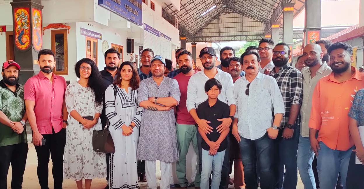 പൃഥ്വിക്കും ഇന്ദ്രനും പകരം സൗബിനും ഷൈനും; അയൽവാശിക്കു തുടക്കം ...