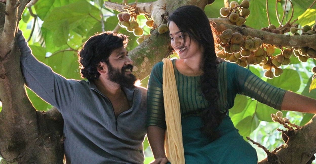 ആരോമലിന്റെ ആദ്യത്തെ പ്രണയം പൂർത്തിയായി | Aromalinte Adya Pranayam Movie