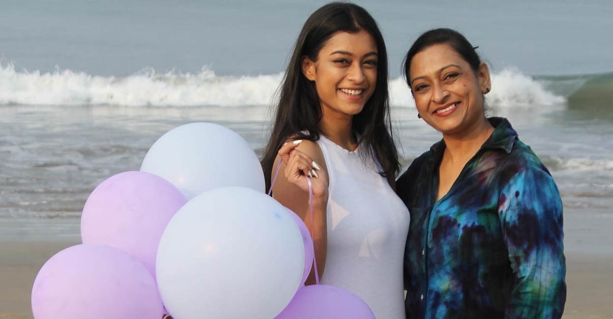 കടൽത്തീരത്ത് വെളുപ്പിന് പിറന്നാൾ ആഘോഷിച്ച് നടി പ്രിയംവദ | Priyamvada ...