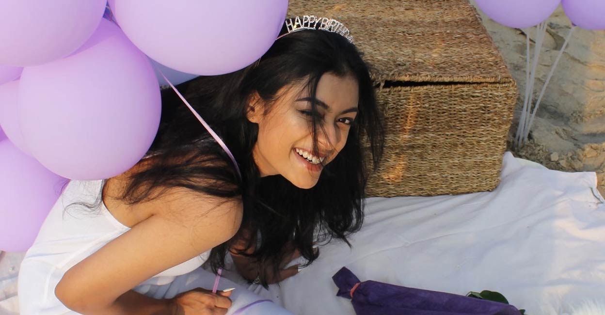 കടൽത്തീരത്ത് വെളുപ്പിന് പിറന്നാൾ ആഘോഷിച്ച് നടി പ്രിയംവദ | Priyamvada ...