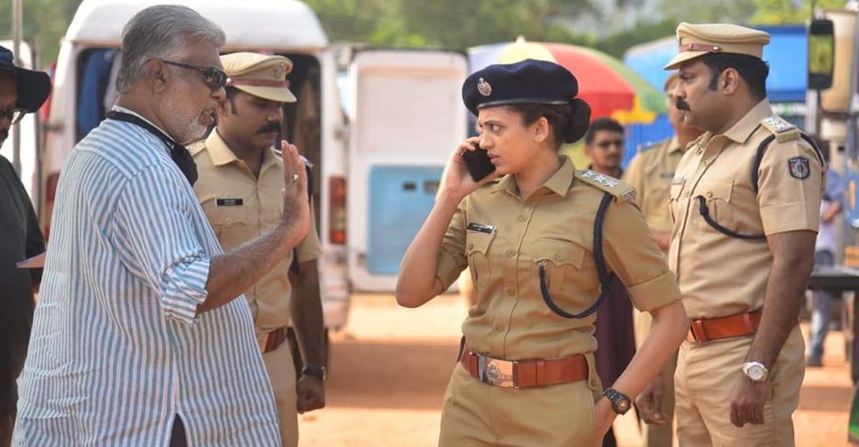 പൊലീസായി സുരേഷ് ഗോപിക്കൊപ്പത്തിനൊപ്പം; പാപ്പനിലെ വിൻസി അഭിമുഖം | Neetha ...