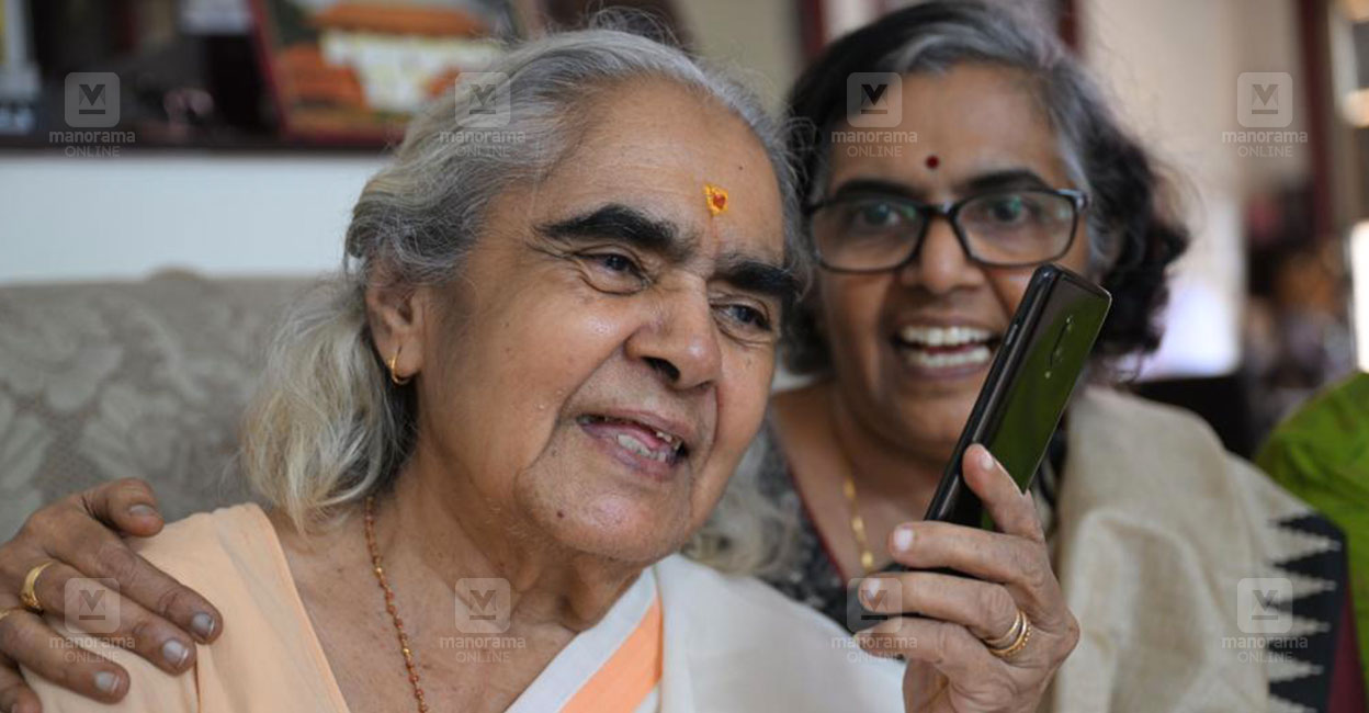 ഒരു കഥാപാത്രത്തിന് രണ്ട് ‘അവാർഡ്’; ‘ഐഷ റാവുത്തർ’ ഒരു സംഭവമാണ് | Devi ...