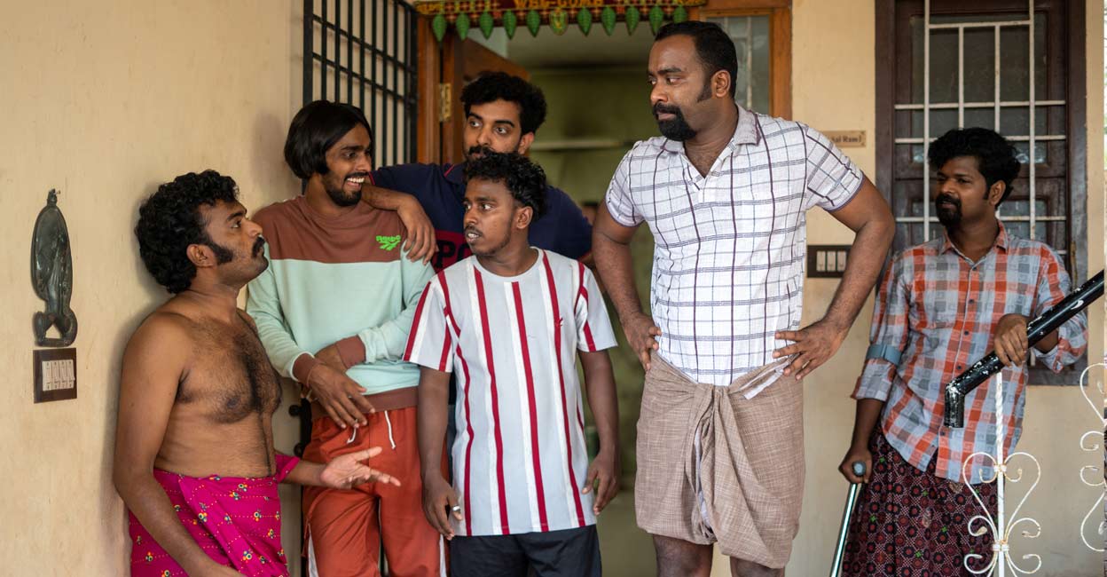 ‘പുതപ്പിക്കും ഞാൻ’; അർജുനെ കാണുമ്പോഴെ ചിരി വരും: രോമാഞ്ചത്തിലെ ‘നിരൂപ് ...