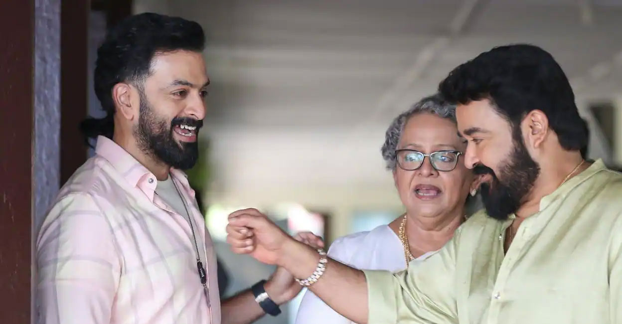 ‘എന്റെ അച്ഛനായാണ് അഭിനയിക്കേണ്ടത്’: പൃഥ്വിയോട് അന്ന് മോഹൻലാൽ പറഞ്ഞത് ...