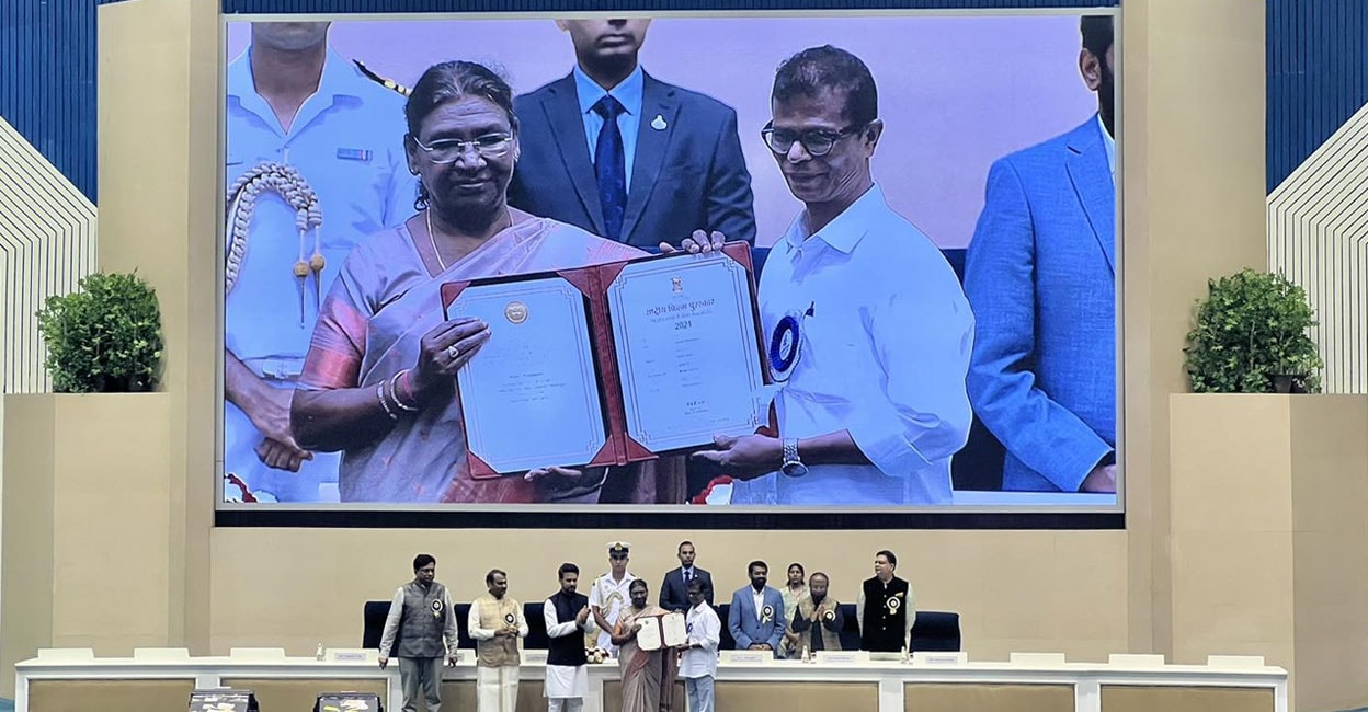സംസ്ഥാന അവാർഡിനു തഴഞ്ഞു, ഇന്ന് ദേശീയ അവാർഡ്; ഇന്ദ്രൻസിന്റെ മധുര ...