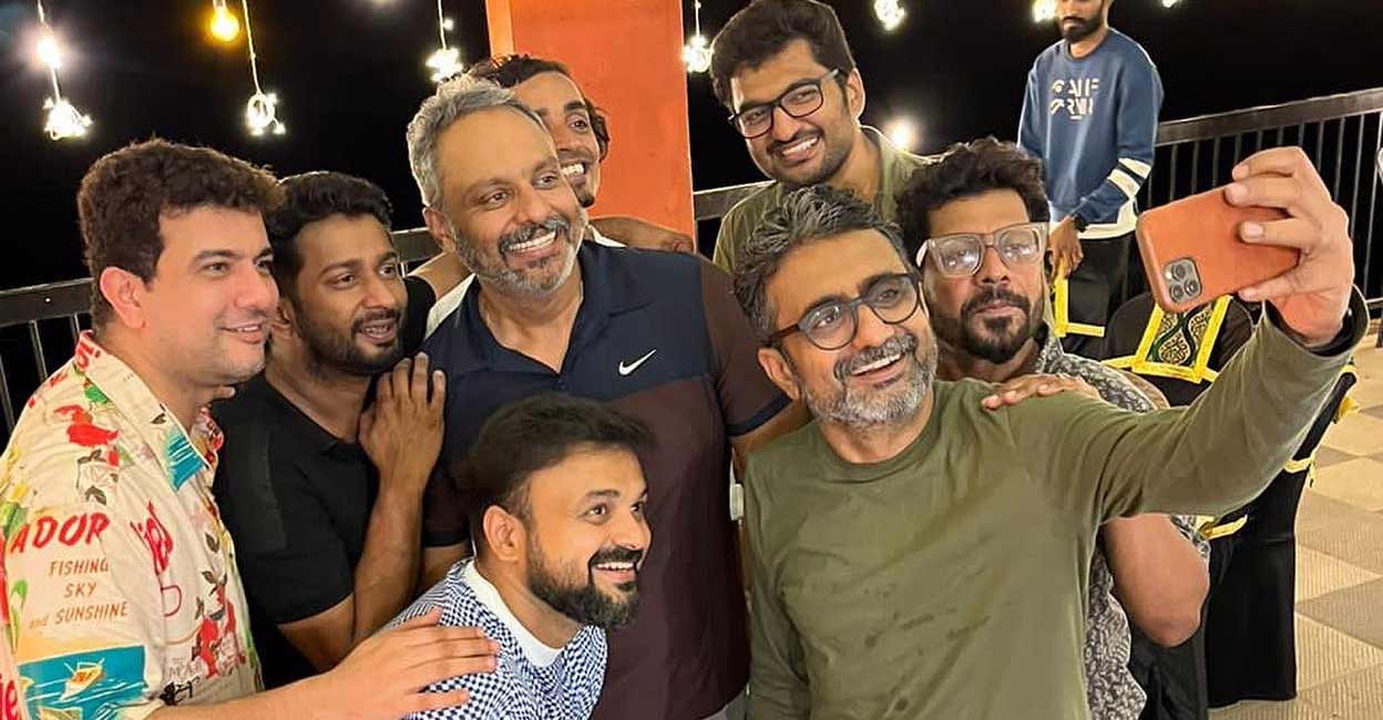 പ്രിയ ചാക്കോച്ചന്റെ പിറന്നാള്‍ ആഘോഷമാക്കി മഞ്ജു വാരിയരും പിഷാരടിയും ...