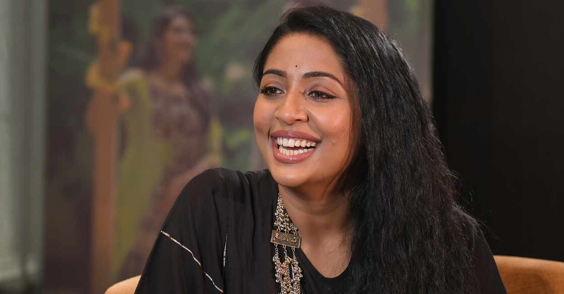 ഞാൻ ഇപ്പോഴും ധന്യ വീണ തന്നെ: നവ്യ നായർ എന്നു പേരിട്ടത് അവരാണ് | Navya ...