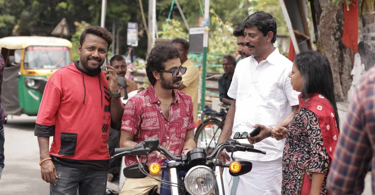 സോഹൻ സീനുലാല്‍ ചിത്രത്തിന്റെ സെറ്റിൽ ജോയിൻ ചെയ്ത് ശ്രീനാഥ് ഭാസി; ചിത്രങ്ങൾ | Sreenath Bhasi ...