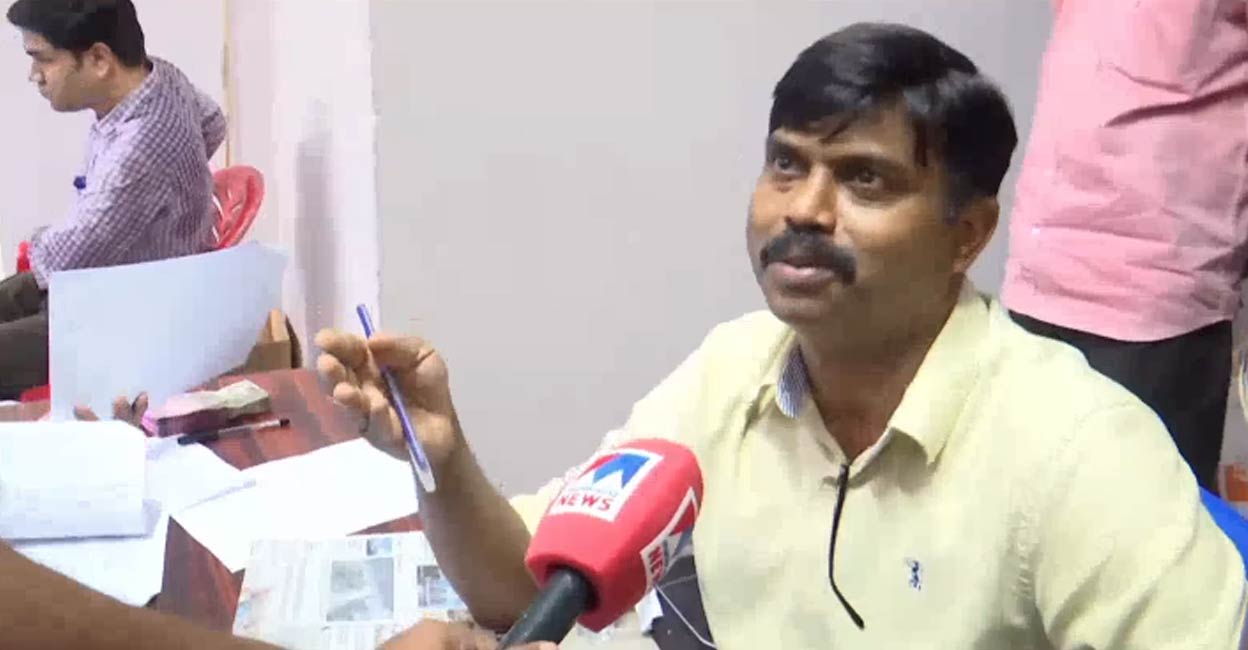 കൈക്കൂലി; കേന്ദ്ര സര്‍ക്കാര്‍ ജീവനക്കാരനെ കയ്യോടെ പൊക്കി സിബി തോമസും ...