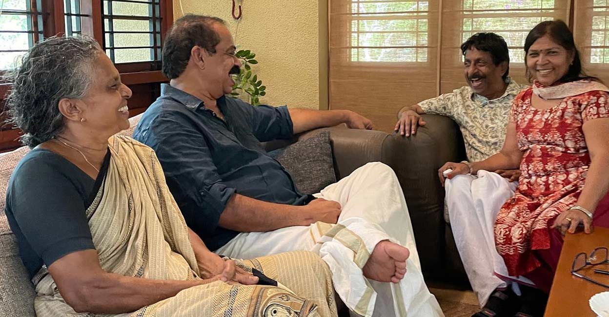 ‘എന്റെ അടുത്ത സിനിമയ്ക്കായി, ഞാൻ ശ്രീനിക്കൊപ്പം ഇരിക്കുന്നു’; ചിത്രം ...