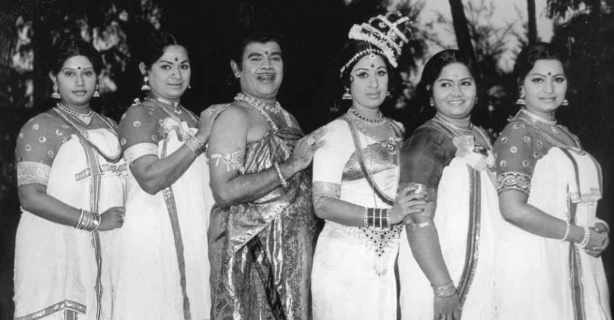 ‘എനിക്ക് ലിസിയെ കാണണം’: മരണക്കിടക്കയിൽ സുകുമാരി പറഞ്ഞു | Legendary ...