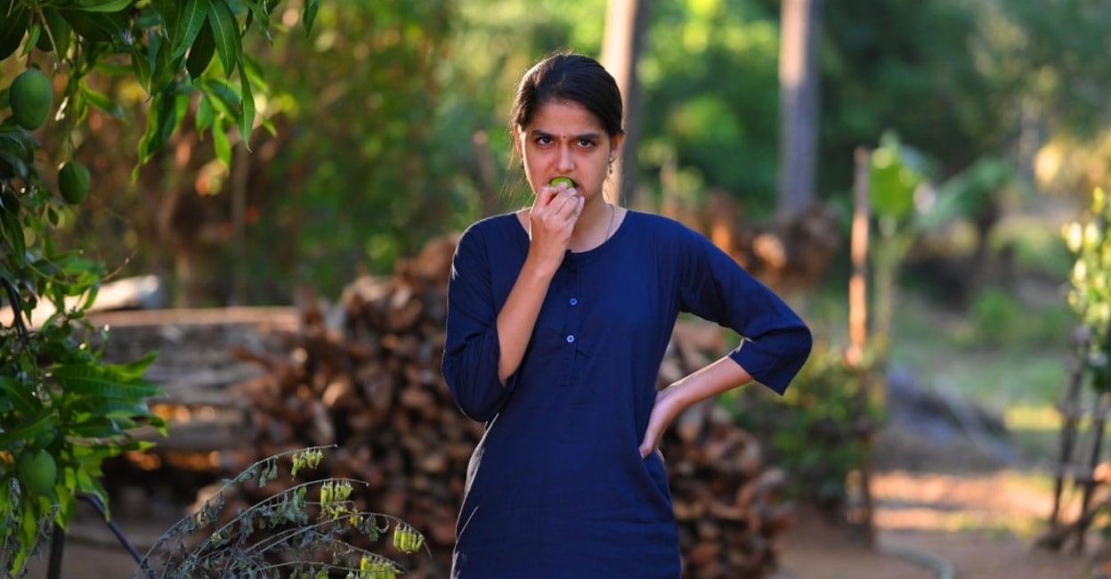 അനശ്വര ആ വസ്ത്രം ധരിച്ചത് രാജ്യാന്തര പ്രശ്‌നം ഒന്നുമല്ലല്ലോ? | Anaswara ...