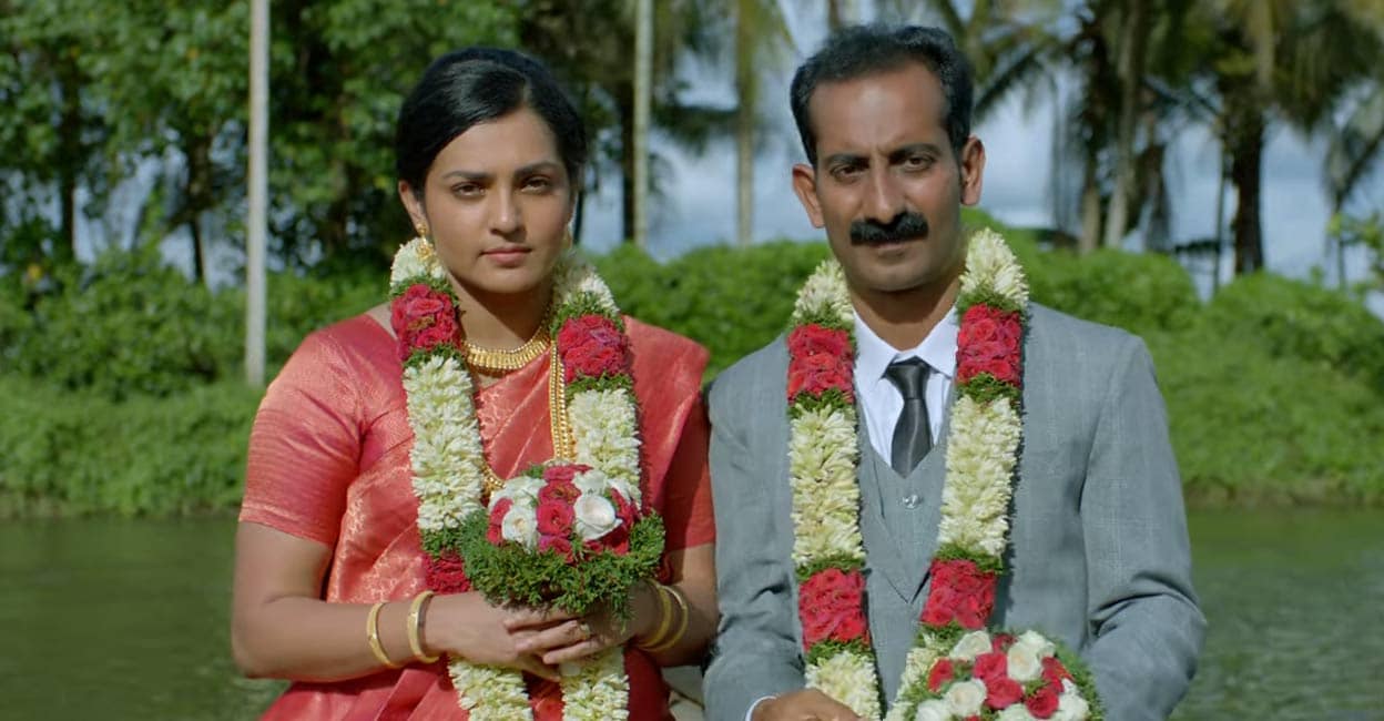 ശരിതെറ്റുകൾക്കിടയിലെ ട്രപ്പീസ്: ‘ഉള്ളൊഴുക്ക്’ റിവ്യൂ | Ullozhukku Review