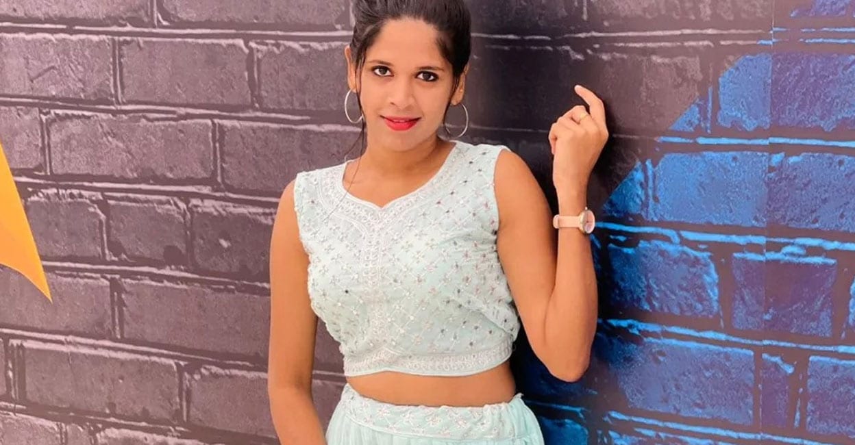 ഭർത്താവിന്റെയും മകന്റെയും മരണം: മലയാളം അഡൽറ്റ് വെബ്സീരിസ് നടിക്കെതിരെ ...