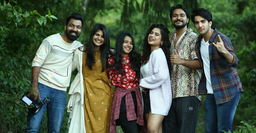 കസിൻസുമായി റിലേഷൻ ഉണ്ടായിരുന്നവരെ എനിക്കറിയാം: നാരായണീന്‍റെ മൂന്നാൺമക്കളി’ലെ നായിക പറയുന്നു ...