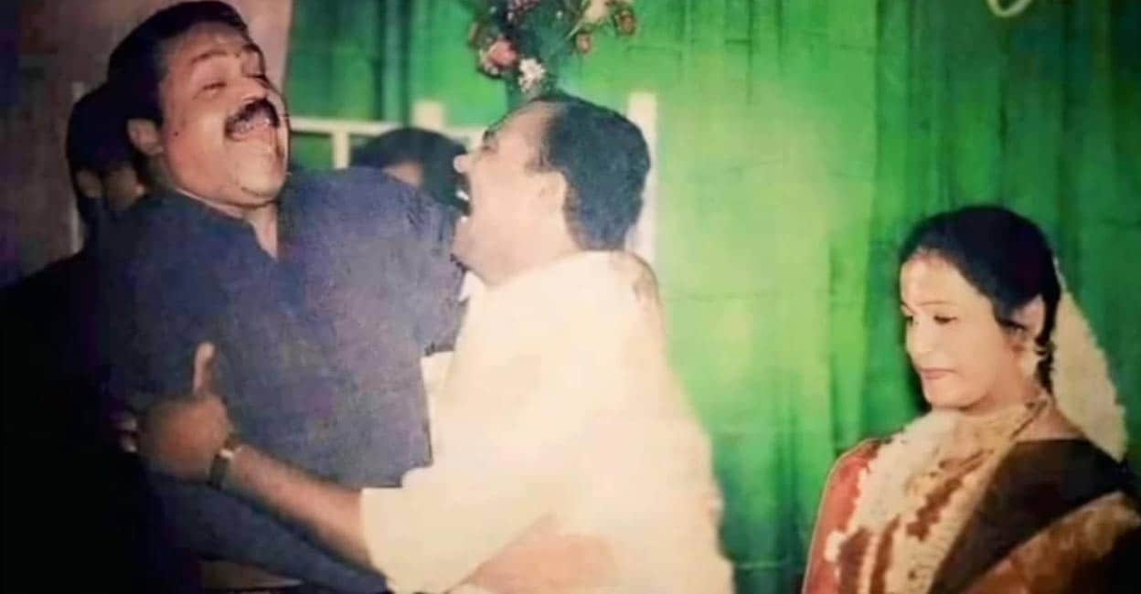 ‘ആരും വന്നില്ല ചേട്ടാ, ചേട്ടൻ മാത്രേ വന്നുള്ളൂ’, വിവാഹവേദിയിൽ കണ്ണീര് ...