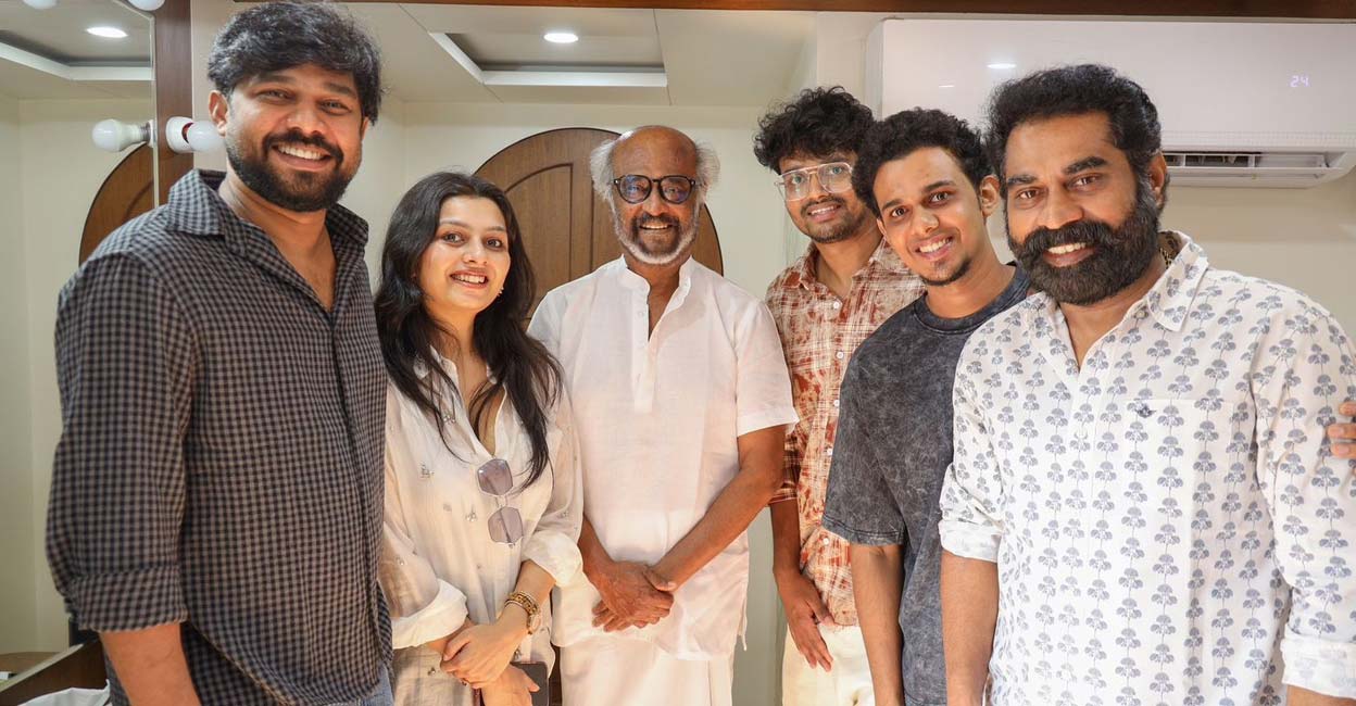 ‘ഇത് എപ്പടി ഇരുക്ക് ?’; ‘പടക്കളം’ ടീമിനെ അഭിനന്ദിച്ച് രജനികാന്ത് | Rajinikanth Padakkalam ...