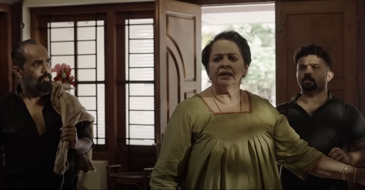 കള്ളന്മാരെ വിറപ്പിച്ച് ‘മല്ലിക സുകുമാരൻ’; ഹ്രസ്വചിത്രം കാണാം | Thalla Short Film