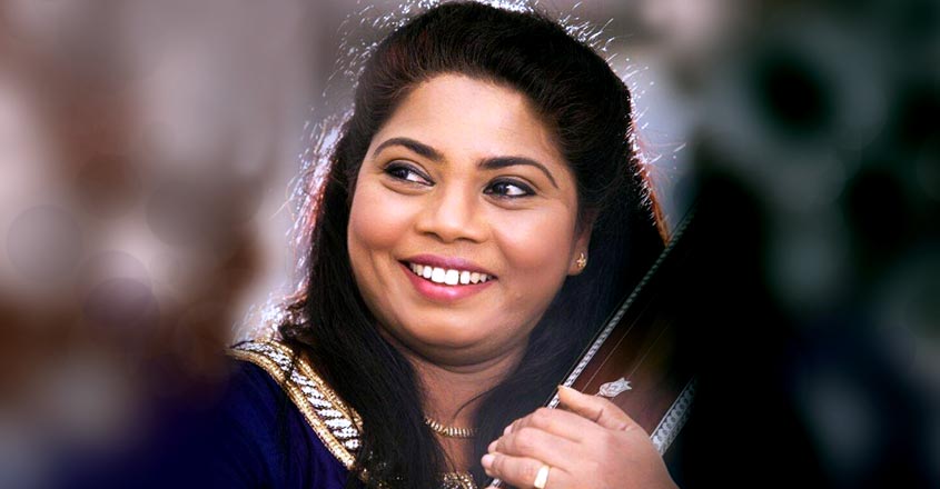 അവർ ദൈവം തന്ന പൂക്കൾ; മക്കൾക്കൊപ്പം പാട്ട് പാടി മിന്മിനി|Minmini