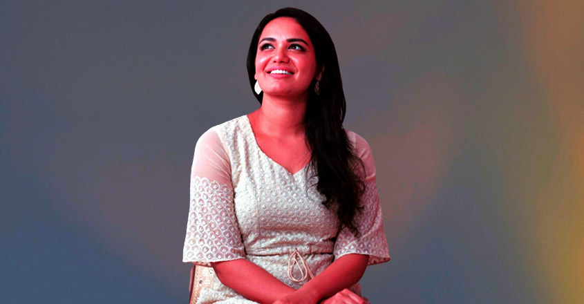 ‘എന്തൊരു ഫീലാണ് ജ്യോത്സനാ’; ആസ്വാദക ഹൃദയം തൊട്ട് ഗായികയുടെ കവർ ഗാനം|Jyotsna