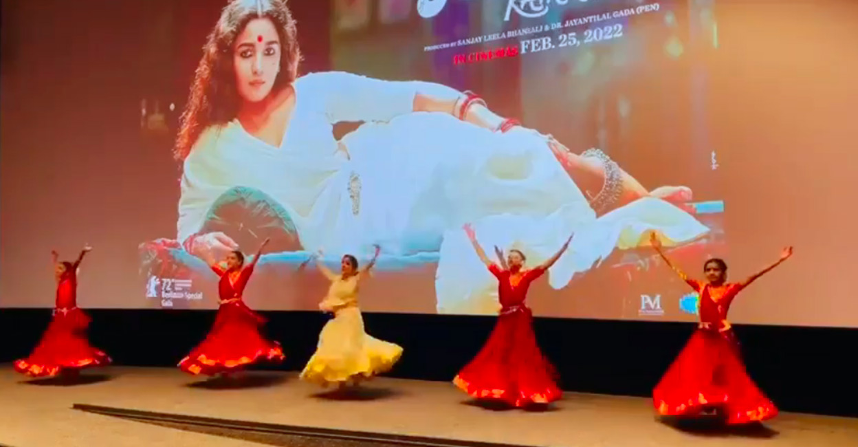 ആലിയ ഭട്ട് കളിച്ച ഗർബ ഡാൻസ് സ്വീഡൻ കളിച്ചതിങ്ങനെ! | Dance with Alia ...