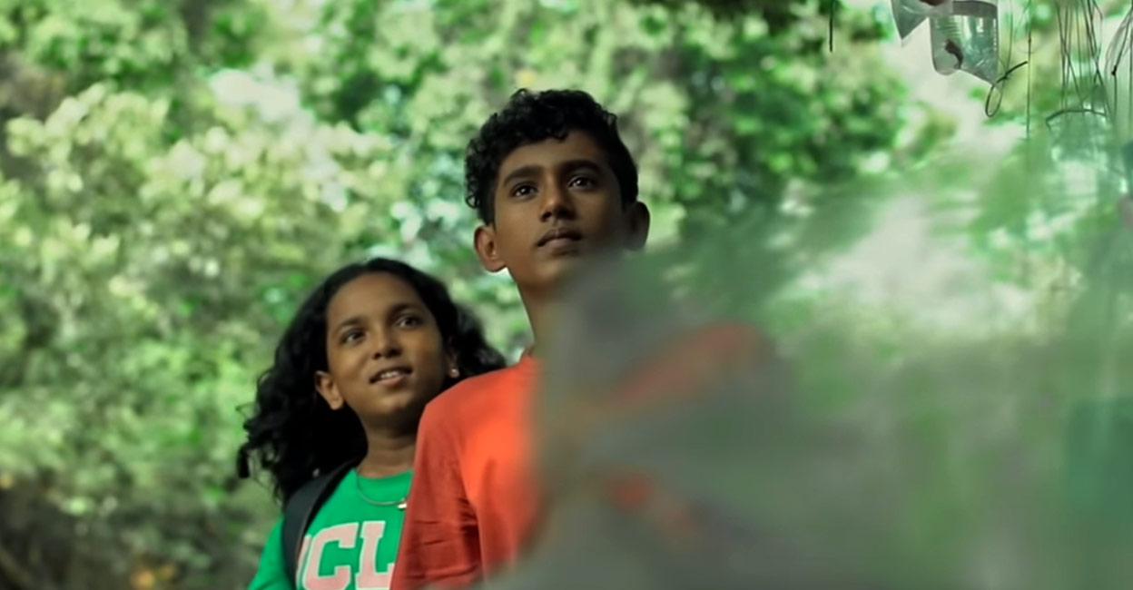 നേർത്ത നൊമ്പരമായി വന്നു തൊടുന്ന ഗൃഹാതുര അനുഭവം; ഹൃദയം തൊടുന്ന ‘ഓമല് ...