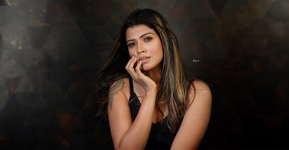 ബോൾഡ് ആൻഡ് മോഡേൺ! ഗ്ലാമറസ് ആയി അമൃത സുരേഷ്, പുത്തൻ ഫോട്ടോഷൂട്ട് ...