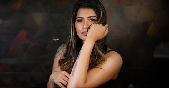 ബോൾഡ് ആൻഡ് മോഡേൺ! ഗ്ലാമറസ് ആയി അമൃത സുരേഷ്, പുത്തൻ ഫോട്ടോഷൂട്ട് ...