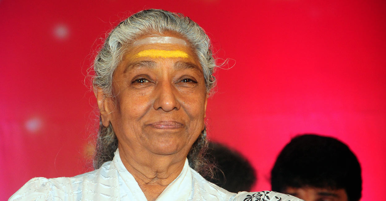 ഇവിടെയുണ്ട് ജാനകിയമ്മ; പാടിത്തീർക്കാൻ തോന്നാത്ത പാട്ടു പോലെ ...