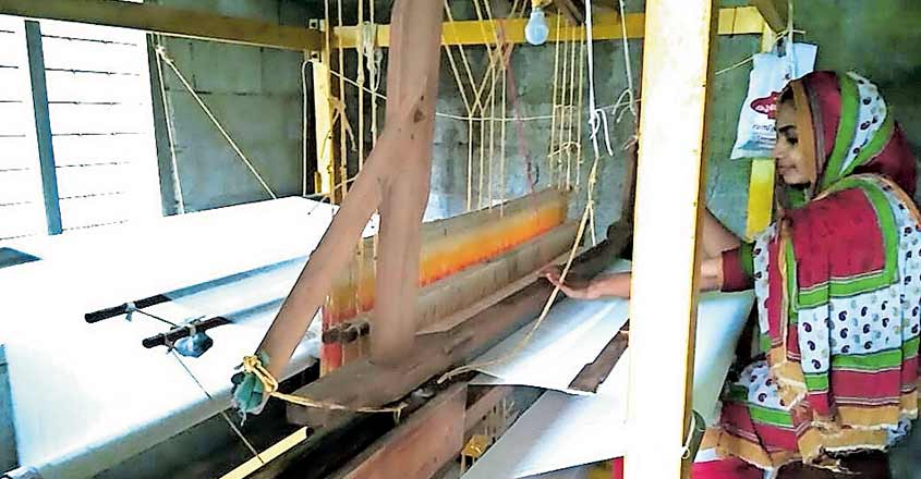 അതിരു കടക്കണം കൈത്തറി