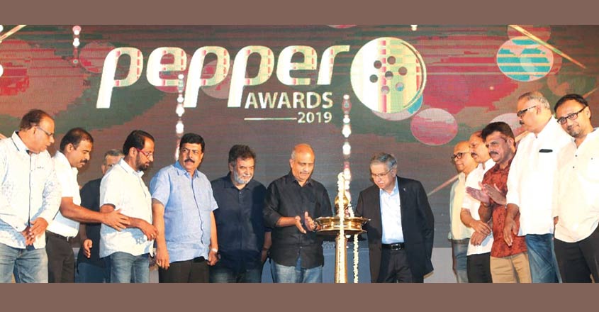 പെപ്പർ പുരസ്കാരങ്ങൾ സമ്മാനിച്ചു