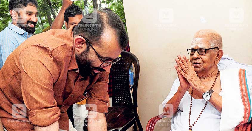 മനുഷ്യസ്നേഹത്തിന്റെ കവി: അക്കിത്തം അച്യുതൻ നമ്പൂതിരി | akkitham ...
