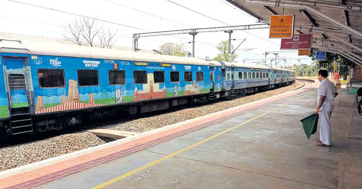 ട്രെയിനിലെ ഗാർഡ് ഇനി ‘ട്രെയിൻ മാനേജർ’ | Railway | Train Guard ...