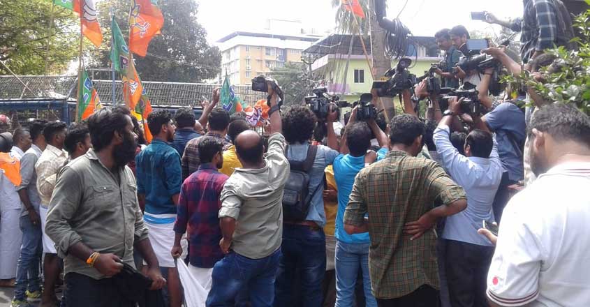 വാളയാർ കേസിൽ പ്രതികൾക്കായി വാദിച്ച ശിശുക്ഷേമസമിതി ചെയര്‍മാനെ നീക്കി ...