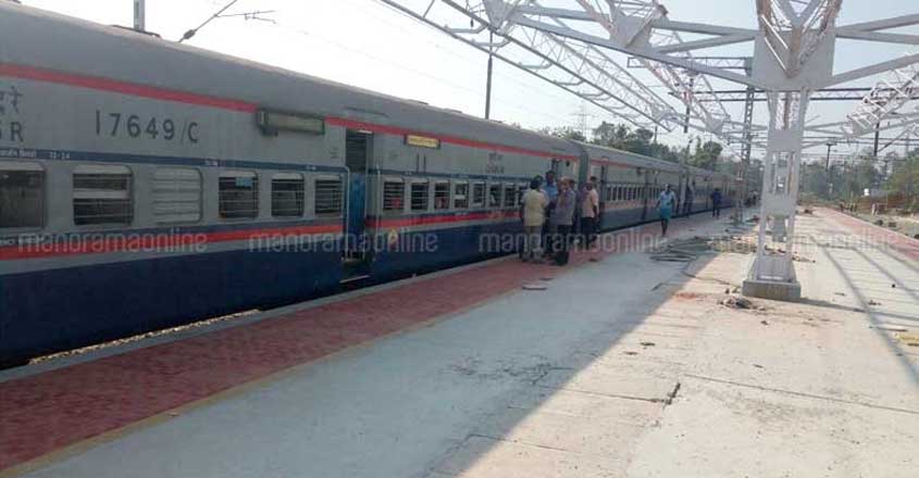 വേണാടിന്റെ വൈകിയോട്ടത്തിന് ‘റെഡ് സിഗ്നൽ’; പുഷ്പുൾ മാതൃകയ്ക്കായി സമ്മർദം ...