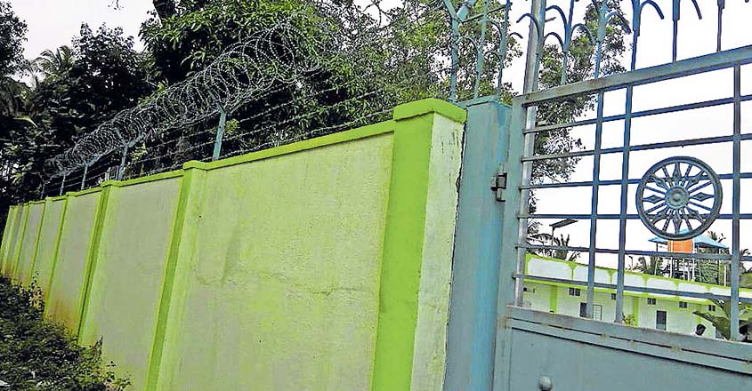 കർണാടക തടങ്കൽ പാളയം: 200 പേരെ പാർപ്പിക്കാം | Karnataka detention centre ...
