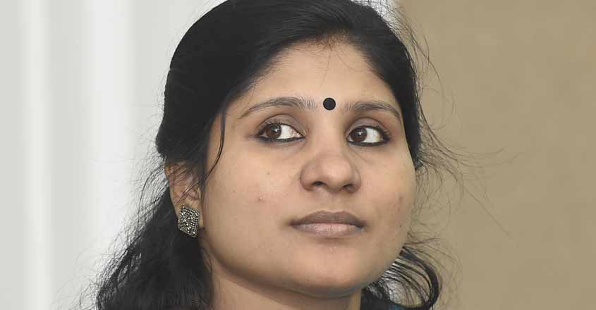 ദീപ നിശാന്തിന്റെ കവിതാ മോഷണം; പ്രിൻസിപ്പലിന് യുജ‌ിസി നോട്ടിസ് | Deepa ...