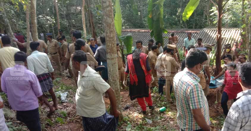 പഴക്കം ഒരു മാസം; നഗ്നമായി ജീർണിച്ച് ഉപ്പ് വിതറിയ നിലയിൽ മൃതദേഹം