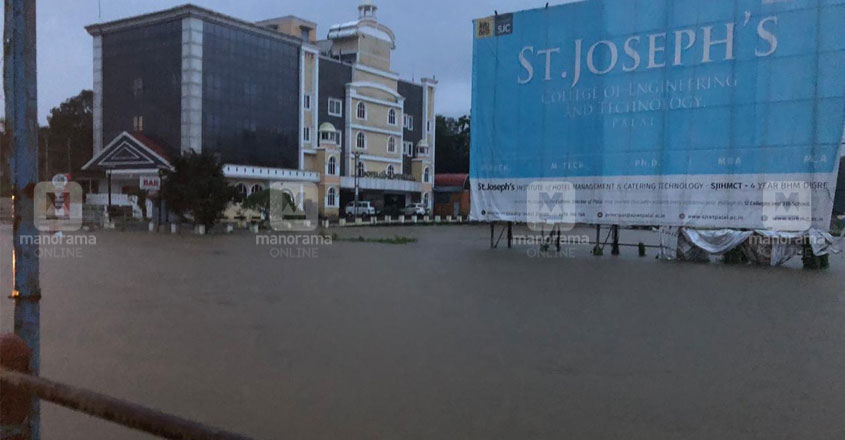 പാലാ നഗരത്തില്‍ വെള്ളംകയറി; കോട്ടയത്ത് വെള്ളപ്പൊക്കം | Flood in ...