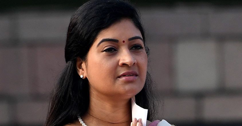 അൽക ലാംബ സോണിയയുമായി കൂടിക്കാഴ്ച നടത്തി; കോൺഗ്രസിലേക്കെന്നു സൂചന | Alka ...