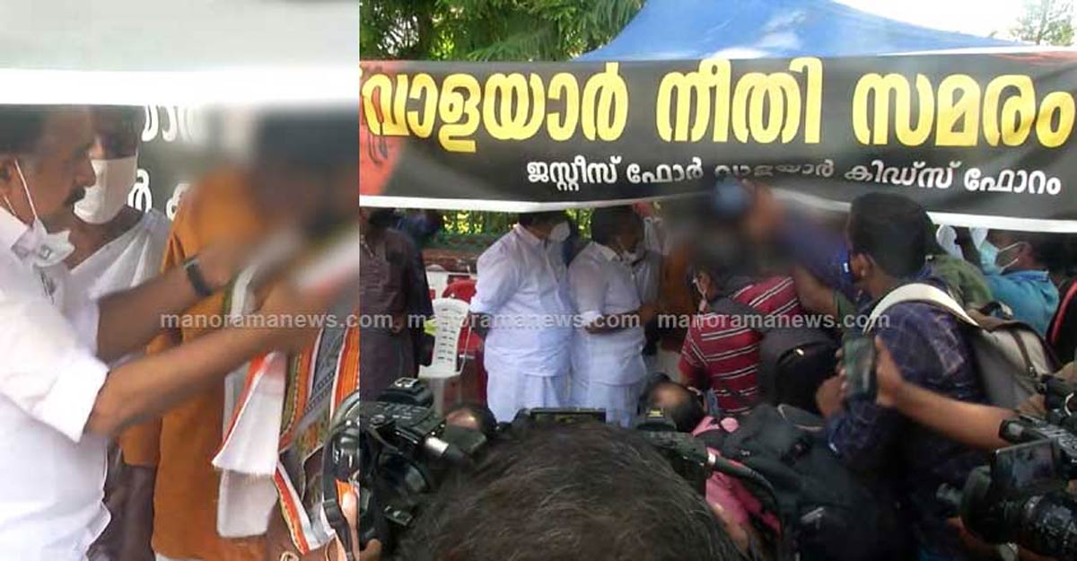 സെക്രട്ടേറിയറ്റിന് മുന്നിൽ കണ്ണീർക്കടലായി വാളയാർ പെൺകുട്ടികളുടെ അമ്മ ...